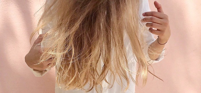 Comment en finir avec les cheveux fourchus et cassants